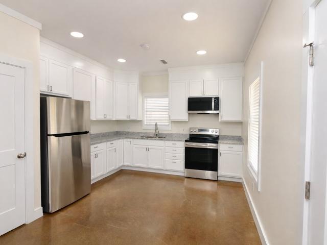 860 Thomley Rd