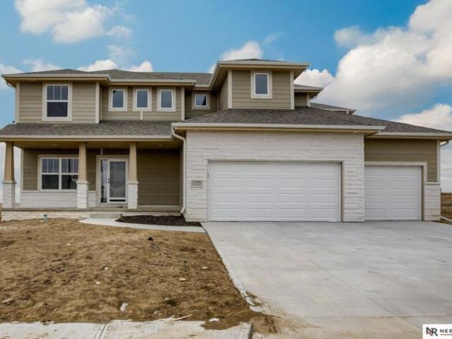 8614 Legacy St, Papillion, NE 68046