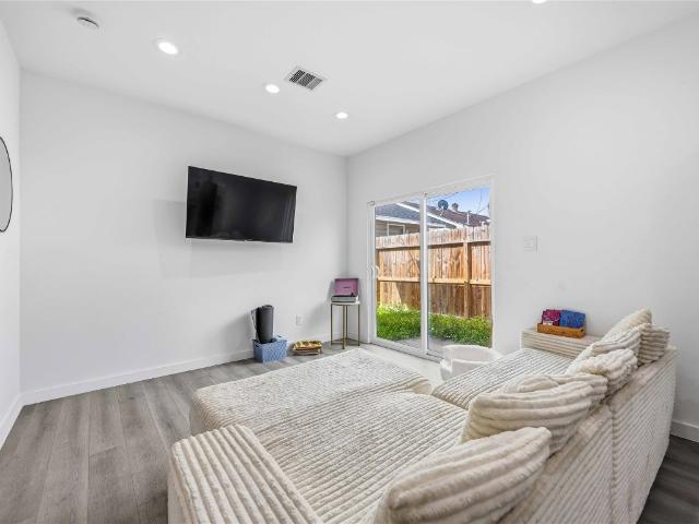 8614 Peachtree Street A