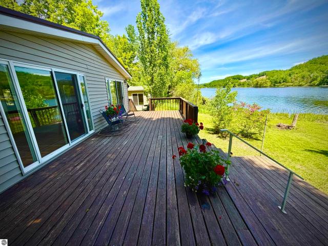 8614 Pete's Landing