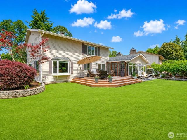 8614 Zircon Drive SW