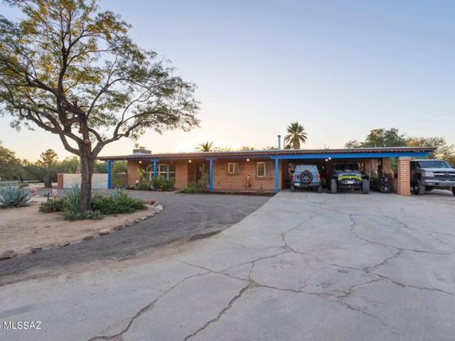 8615 N Hickory Dr, Tucson, AZ 85704