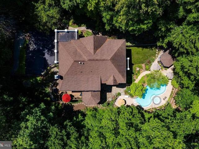 8615 Hampton Way, Fairfax Station, VA 22039