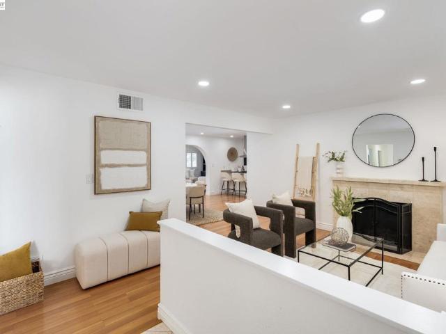8617 Briarwood Ln
