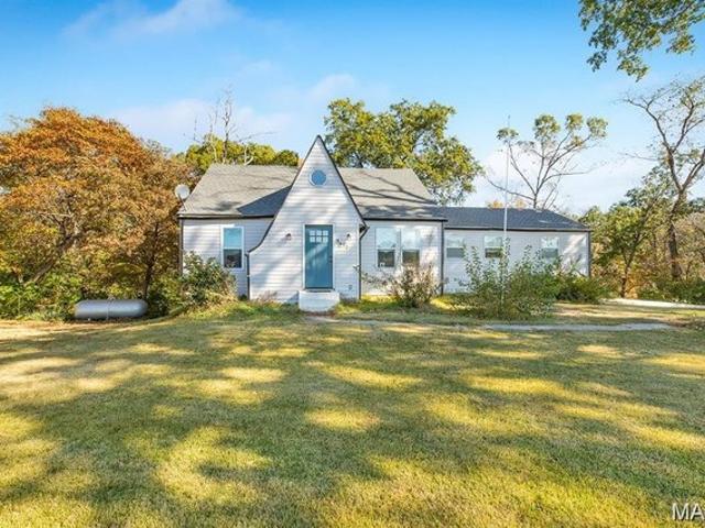 8617 Godfrey Rd, Godfrey, IL 62035