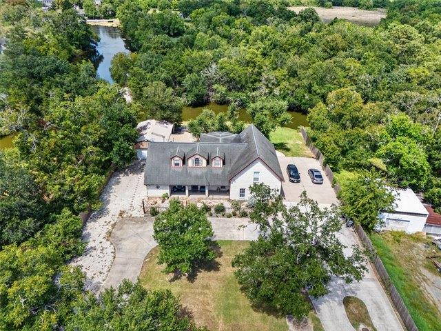 8618 Highway 6, Hitchcock, TX 77563