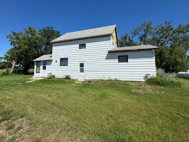 8618 67th St NE, Starkweather, ND 58377