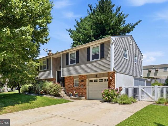 8619 Belfry Dr, Philadelphia, PA 19128