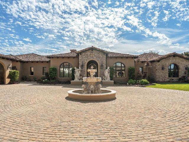 8619 Via Rancho Cielo