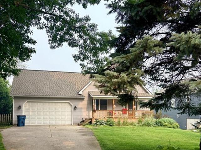 8611 Mohawk Trl, Howard City, MI 49329