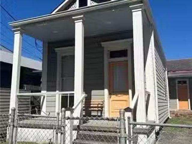 8611 OAK Street, New Orleans, LA 70118