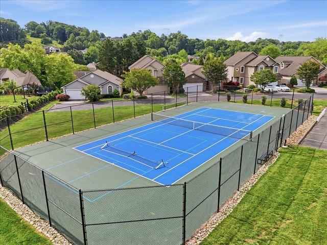 8611 Old Carriage Ct, Knoxville, TN 37923