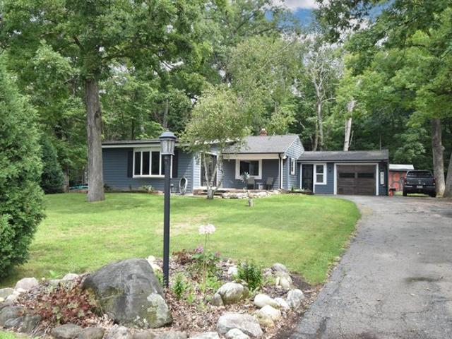 8611 Big Bend Rd, Waterford, WI 53185