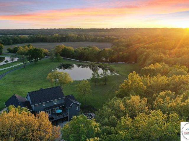 8611 S Stillhouse Rd, Oak Grove, MO 64075