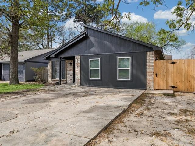 8611 Valley Rock Dr, Houston, TX 77078