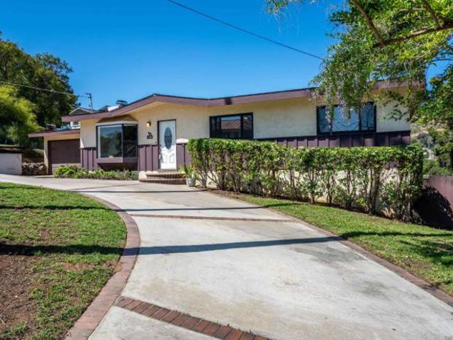8612 Almond Rd, Lakeside, CA 92040
