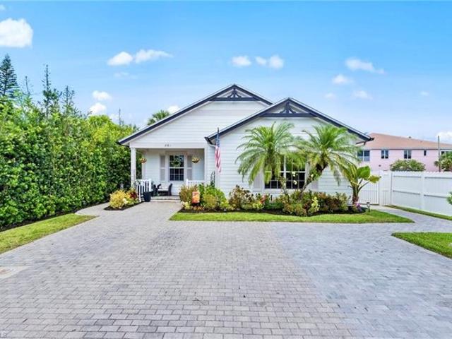 861 97th Ave N, Naples, FL 34108