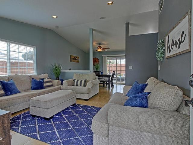 861 Calle Camelia