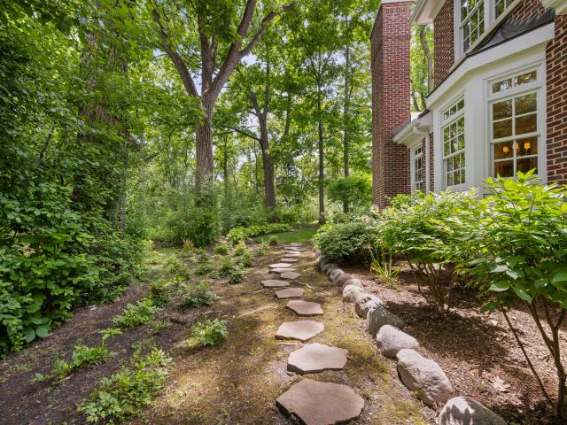 861 Gloucester Crossing
