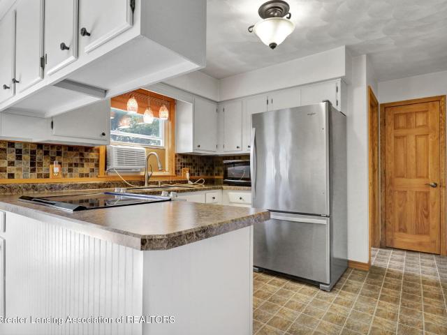 861 N Clinton Trail