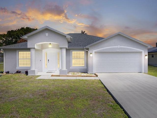 861 SE Cavern Ave, Port Saint Lucie, FL 34983
