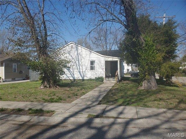 861 Pershing St, East Saint Louis, IL 62203