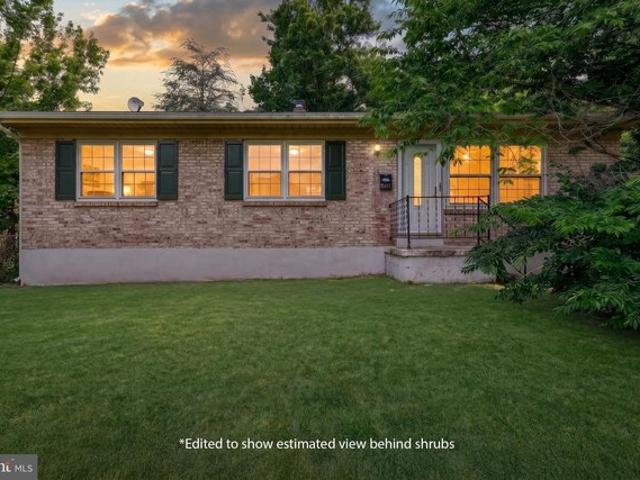 861 W Foxcroft Dr, Camp Hill, PA 17011