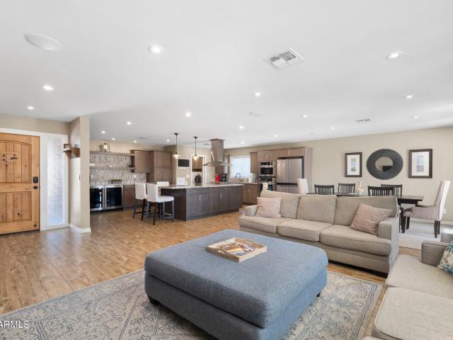 8625 e lincoln drive
