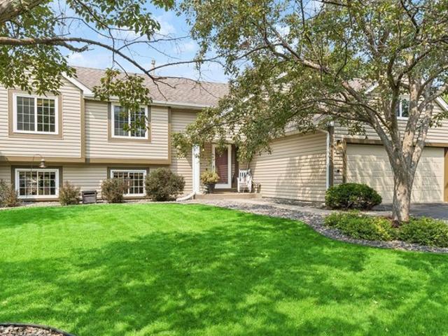 8625 Rosewood Ln N, Maple Grove, MN 55369