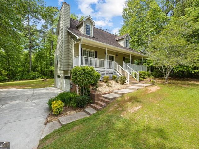 8627 Foxridge Dr, Winston, GA 30187