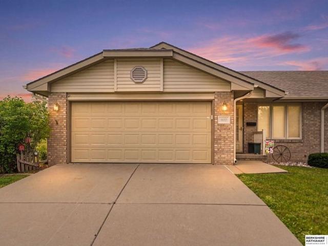 8627 Peregrine Ct, Lincoln, NE 68505