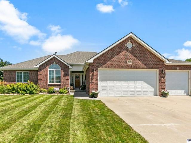 8627 S 100th St, La Vista, NE 68128