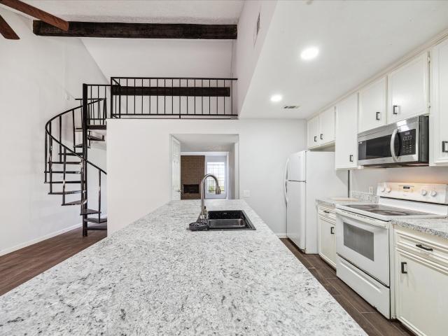 8628 Maplecrest Drive