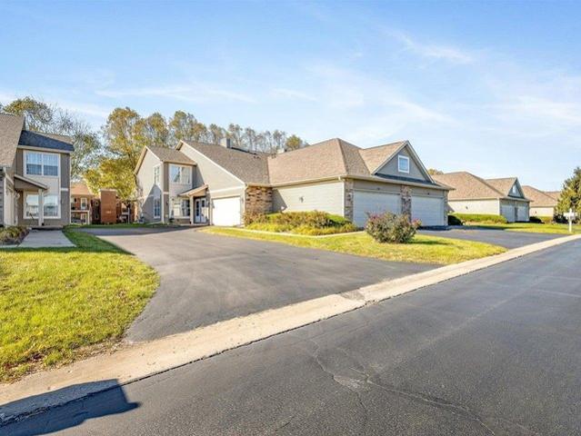 8628 Victory Ln, Machesney Park, IL 61115