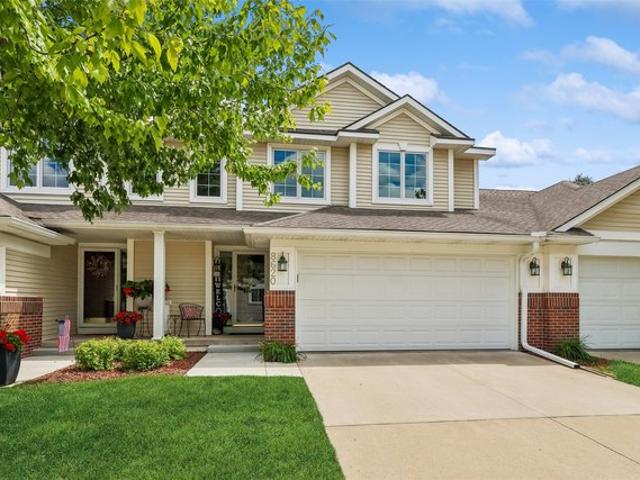 8620 Bromley Pl, Johnston, IA 50131