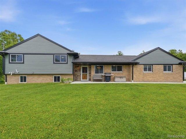 8620 Joey Dr, Putnam Township, MI 48169