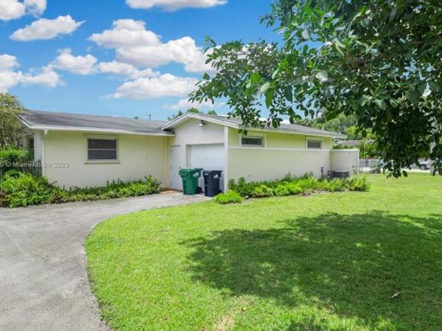 8620 103rd St SW, Miami, FL 33156