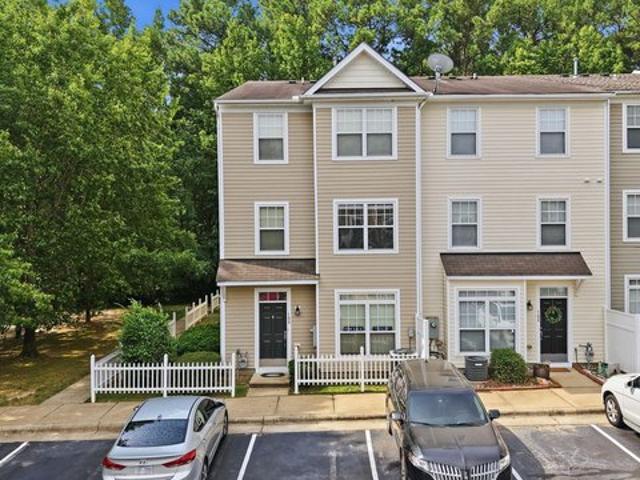 8621 Neuse Club Ln, Raleigh, NC 27616