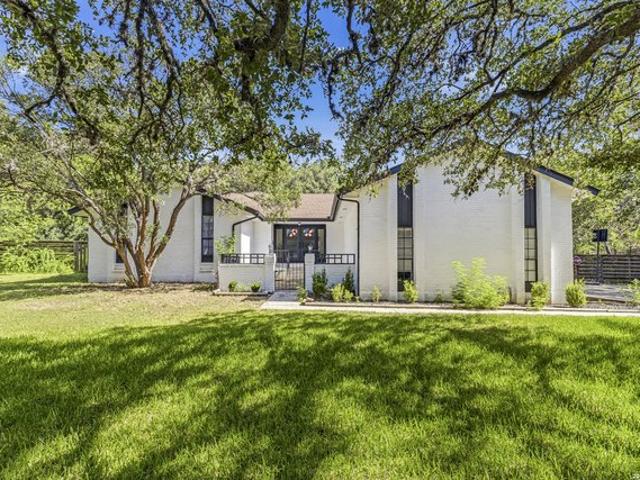 8621 Classic Oaks Ln, San Antonio, TX 78255