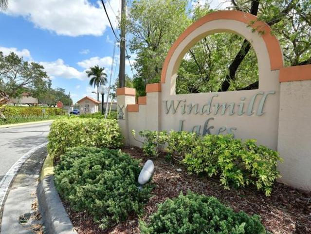 8621 SW 5th St #206, Pembroke Pines, FL 33025