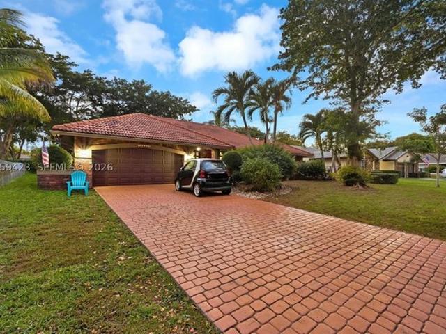 8622 NW 49th Dr, Coral Springs, FL 33067