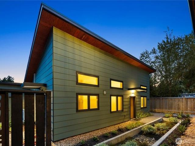 8623 30th Ave SW, Seattle, WA 98126