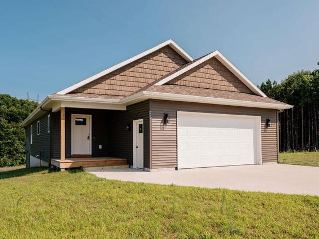 862 Coyote Ln, Traverse City, MI 49696