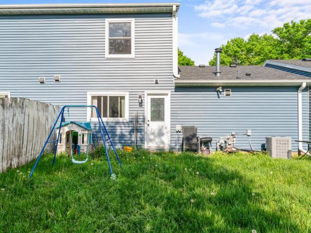 862 W Village Circle SE