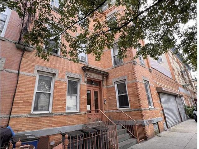 862 Woodward Avenue