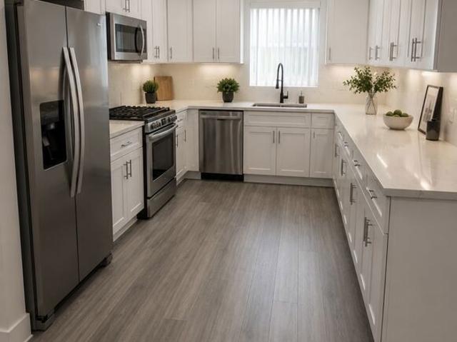 8635 Cashio Street 10