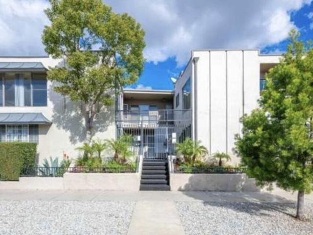 8635 Cashio Street 1