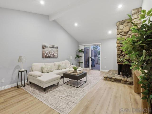 8635 Circle R Valley