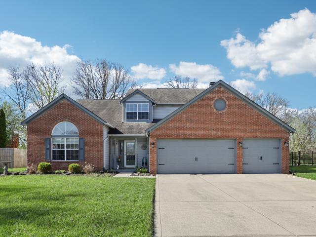 8635 Eagles Nest Dr, Avon, IN 46123 | MLS #22092 | Compass