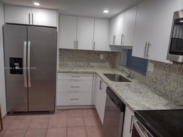 8635 8th St NW #203, Miami, FL 33126